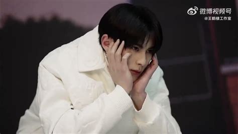 Дилан Ван Dylan Wang Ван Хэ Ди Wang He Di на съемках для журнала Youtube