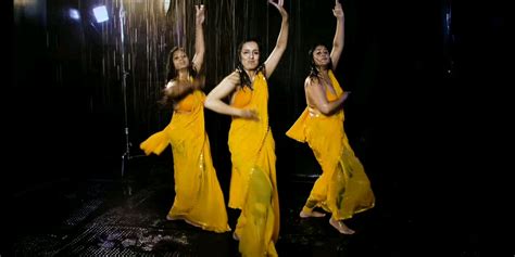 Yellow Sarees R Ateesundar