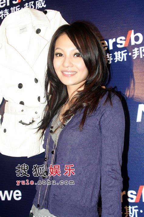 张韶涵亮相上海出席活动 想和周杰伦《灌篮》 搜狐娱乐