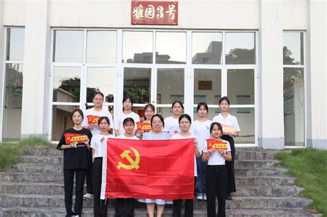 马克思主义学院举行创文明宿舍展党员风采学生宿舍挂牌仪式 河池学院马克思主义学院