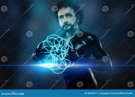 Uomo Del Futuro Con Il Vestito Nero Del Lattice E Le Luci Al Neon Blu ...