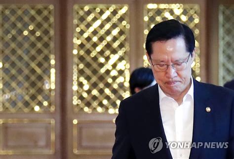 송영무 국방부 장관 교체 유임 연합뉴스