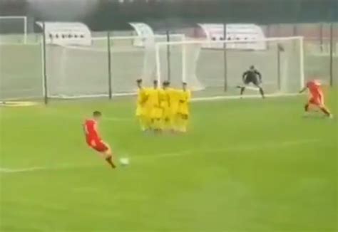 Majstorija iz slobodnjaka Sin Dejana Stankovića dao sjajan gol za reprezentaciju Srbije VIDEO