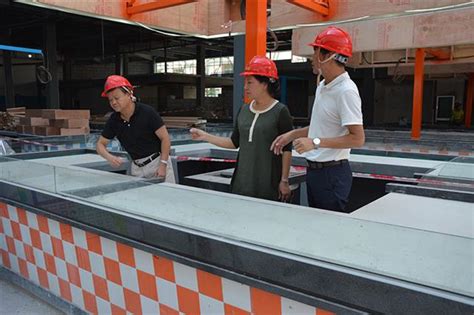 三亚市副市长许振凌、商务局局长吴海钰一行莅临乐天城
