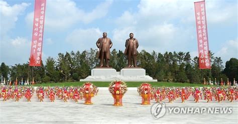 북 사리원시에 김일성·김정일 동상 제막