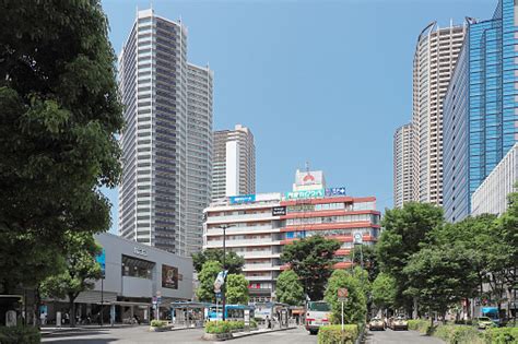 武蔵小杉駅北3番出口の街並み カラー画像のストックフォトや画像を多数ご用意 カラー画像 ショッピングエリア バス Istock