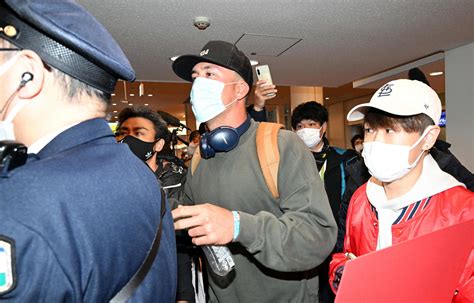 【wbc】侍ジャパンのヌートバー来日「タッチダウンを決めた気分だ」黒のスエット姿で降り立つ Wbc2023写真ニュース 日刊スポーツ