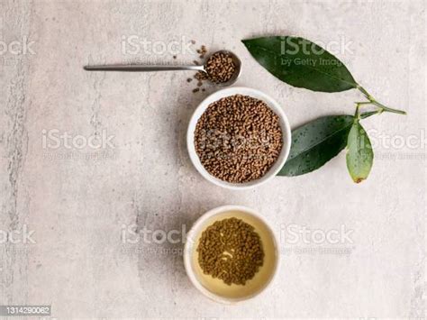 가벼운 배경에 타타르 메밀 Ku Qiao 씨앗의 건강한 소바 차와 그로트의 최고 전망 플랫 레이 복사 공간 Washoku에 대한 스톡 사진 및 기타 이미지 Istock