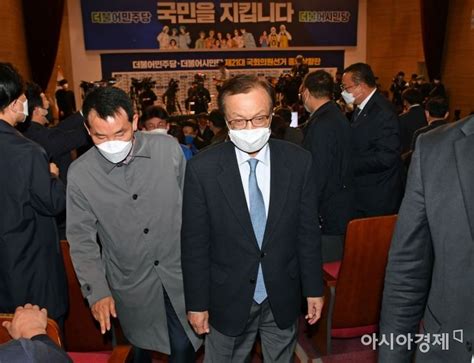 포토 선거상황실 나서는 이해찬 더불어민주당 대표 아시아경제