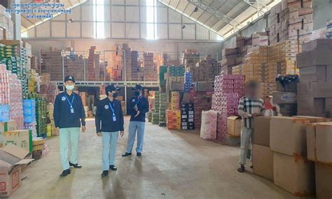 មន្ត្រីអធិការកិច្ចម្ហូបអាហារសាខា ក ប ប បន្តដកហូតទំនិញខូចគុណភាពប្រមាណ ៨៥០គីឡូក្រាមពីទីផ្សារ