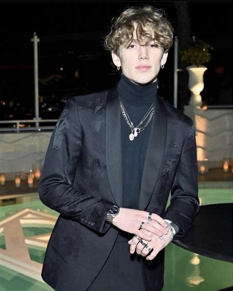 What Coat Is Vinnie Hacker Wearing Here Rfindfashion