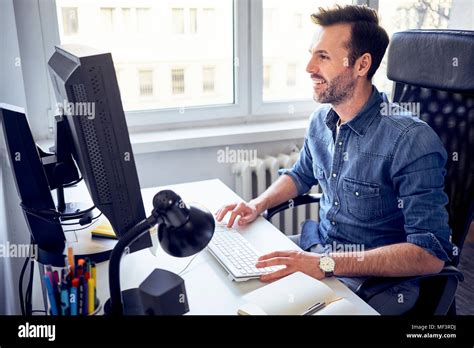 Coding Computer Smiling Hi Res Stock Photography And Images Alamy