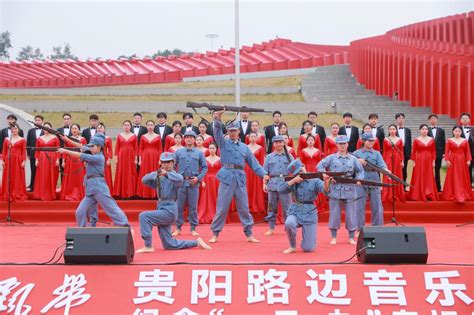纪念一二・九：人文艺术系学生在贵阳路边音乐会惊艳亮相 人文与艺术系