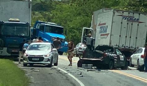 Acidente Entre Caminhão E Caminhonete Deixa Vítima Ferida Em Socorro