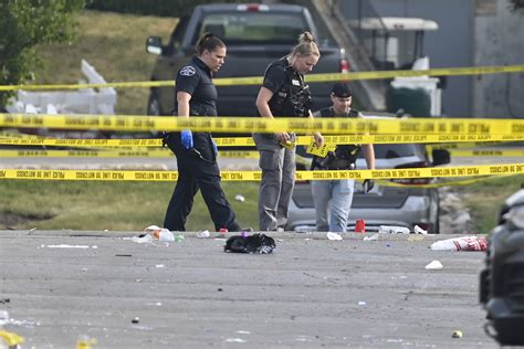 Pa Trooper Among 6 Dead Dozens Hurt In Weekend Shootings In Us