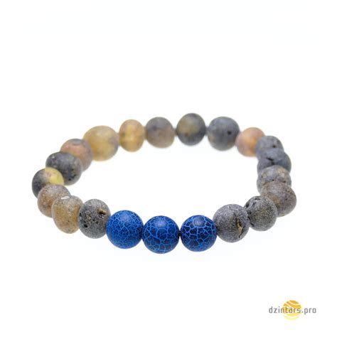 Rokassprādze No Nepulētā Baroka Formas Pelēka Dzintara Un Trīs Tumši Zilās Krāsas Matētām Ahāta