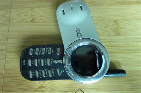 Motorola 摩托罗拉 V70经典旋转收藏级原装行货正品无翻新老手机 北京二锅头辽宁销售处