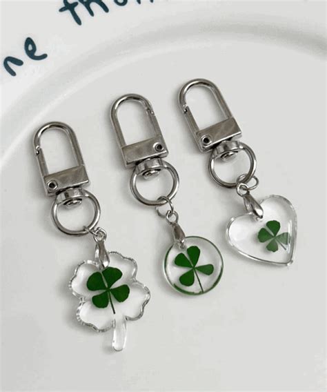 11할인 당일🍀 유리알 행운의 네잎클로버 키링 에어팟 버즈 행운부적 친구선물 에이블리