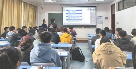 暨南大学余健辉教授应邀为我院师生作学术报告 青岛大学物理科学学院