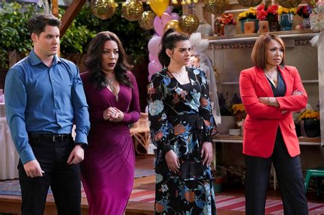 Tisha Campbell Details Return To Sitcom Roots On Lopez Vs Lopez Us
