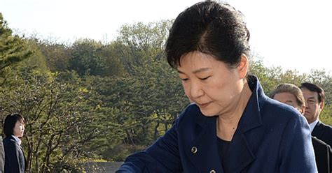 종합 朴대통령 총선 후 첫 외부 일정으로 4·19묘지 참배