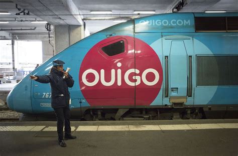 SNCF des TGV Ouigo au départ de Paris Gare de Lyon en décembre Le