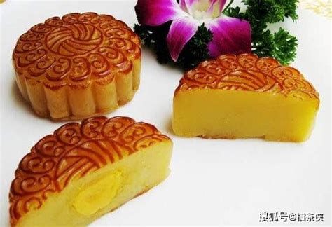 潮式月饼又称朥饼，是广东省潮汕地区传统糕类名点揭西