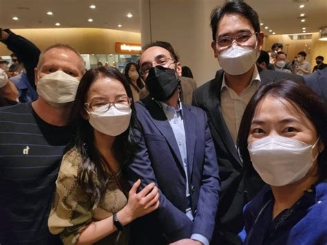 「副会長、サインください」李在鎔氏の現場ツアー4番目はサムスンsds Joongang Ilbo 中央日報