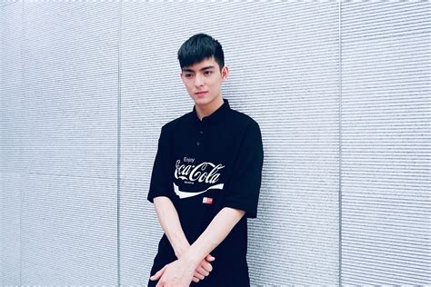 Download Celebrity Wang Hao Xuan Hd Wallpaper