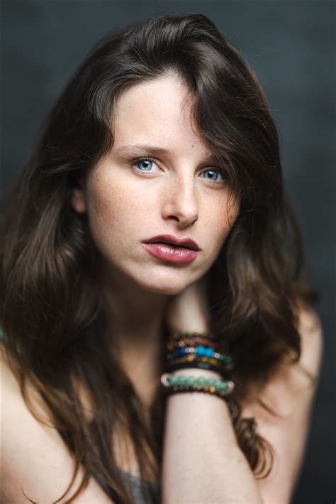 Luna Lou Fiche Artiste Artiste Interpr Te Agencesartistiques Com La Plateforme Des