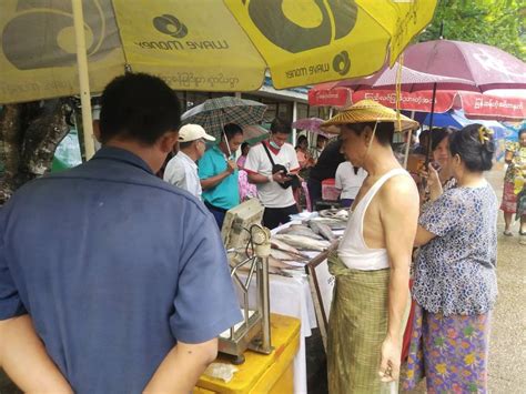 ဗဟန်းမြို့နယ်၊ ငါးထပ်ကြီးတောင်ရပ်ကွက်တွင် ပြည်သူများလက်ဝယ်အရောက် ဆီ၊ က