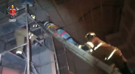Homem sofre choque elétrico e outro cai de andaime em obra no DF