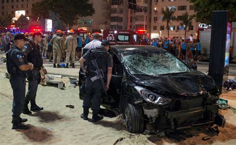 Las Impactantes Fotos Del Atropello Masivo En La Playa De Copacabana Infobae