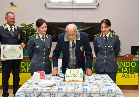 La Finanza Festeggia Il 95° Genealitico Del Vicebrigadiere Assandri