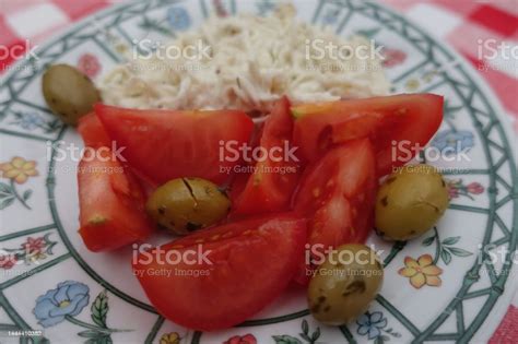 셀러리악 레물레이드 토마토 부분 그린 올리브 전채 식사 제공 0명에 대한 스톡 사진 및 기타 이미지 0명 강판에 갈기