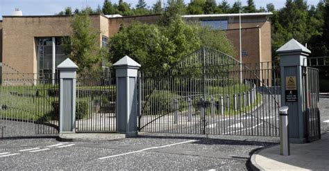 Un Couple A été Condamné Pour Le Meurtre Brutal Et Brutal Dun Père
