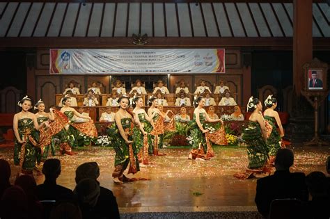 Wisuda Periode I Tahun 2024 ISI Solo Luluskan 101 Wisudawan Dengan