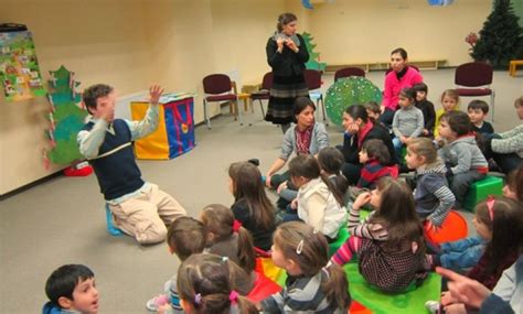 საბავშვო ბაღის ფსიქოლოგის ხელფასი განათლება და მოვალეობები Skolamdelebi Ge