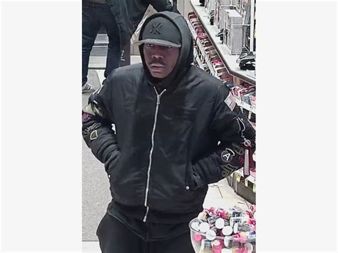 Man Robbed While Dozing Off In Midtown Subway Station Police Say