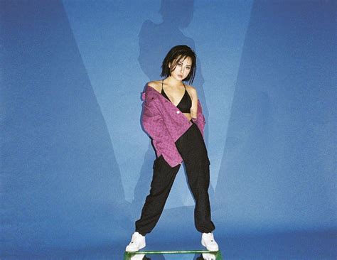 Nữ Ca Sĩ Đức Gốc Việt Tuimi Tung Album 3 Thứ Tiếng