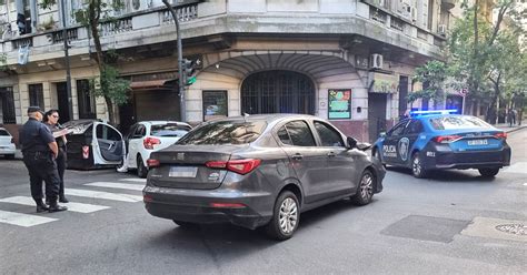 Violento Choque Entre Dos Autos A Metros Del Congreso Infobae
