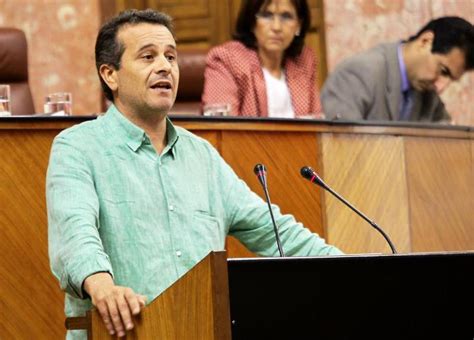 AGRUPACIÓN JULIAN GRIMAU PCE José Antonio Castro portavoz de IULV CA anuncia que van a