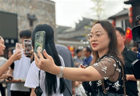 文昌里火了！这些网红主播都来了！他们说抚州市陶颖芳牛杂