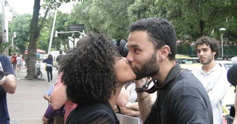 Protesto quedas e nudez relembre polêmicas do Fashion Rio