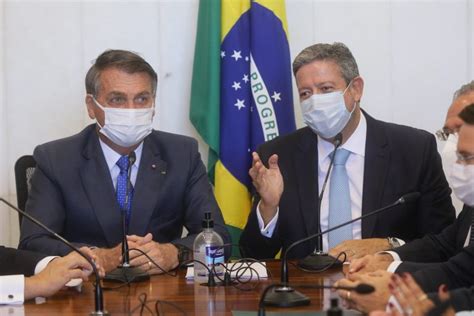 Bolsonaro Entrega A Lira A Mp Que Cria O Auxílio Brasil Em