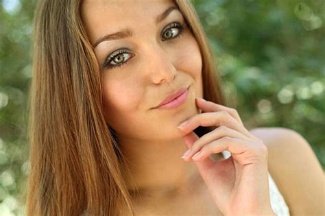 Ona Się Na Mnie Patrzy Czy Podobam Się Dziewczynie Której Nie Znam