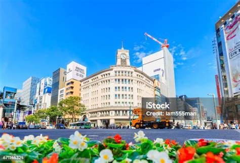도쿄 긴자 거리의 풍경입니다 긴자는 세계에서 가장 고급 스러운 쇼핑 지역 중 하나입니다 거리에 대한 스톡 사진 및 기타 이미지