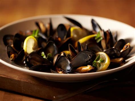 Lemon And Garlic Steamed Mussels Recipe Food Network