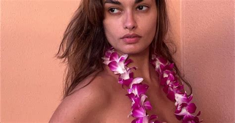 Model Crush Topless Gizele Oliveira
