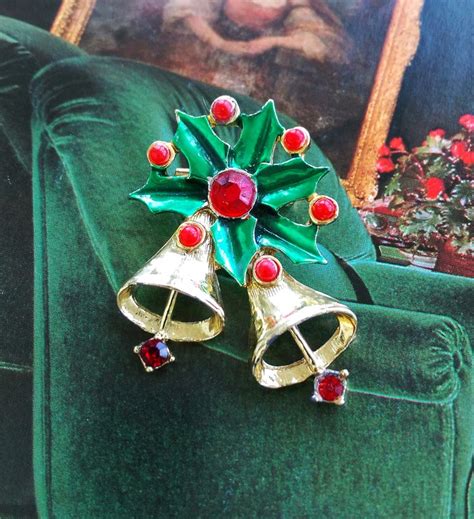 Vintage Jewelry 西洋古董飾品 冬青 聖誕鈴鐺 別針 老時光角落｜徽章別針人氣榜 Pinkoi